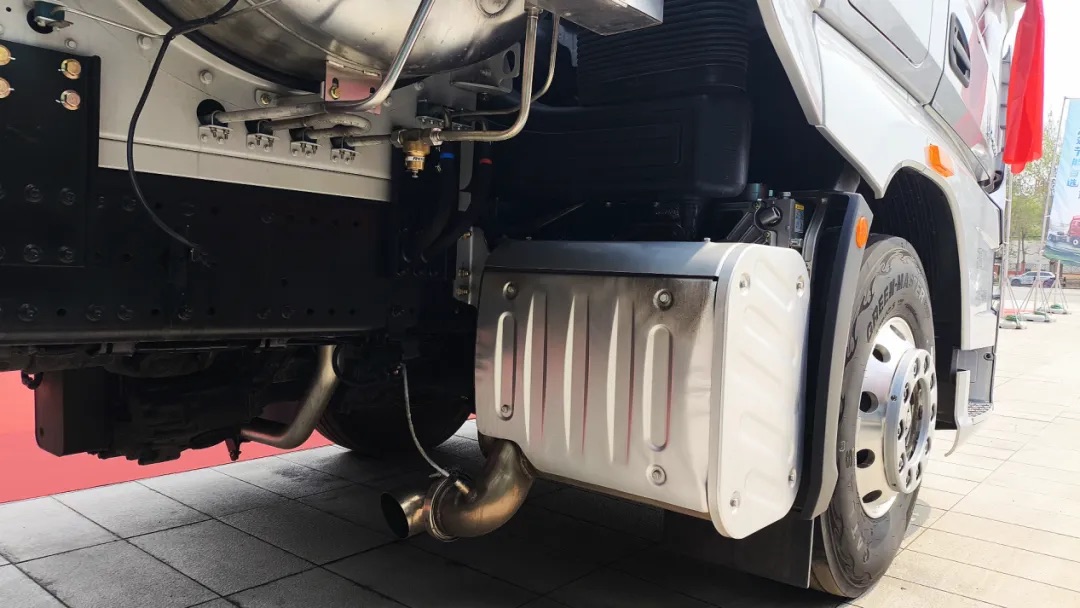 探秘超级重卡，感受J7 600马力LNG牵引车的超凡魅力_中国商用汽车网